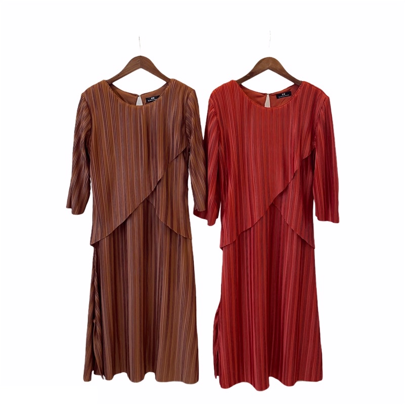 Crossing Pleated Dress เดรสพลีทป้ายหน้า - pleath - ThaiPick