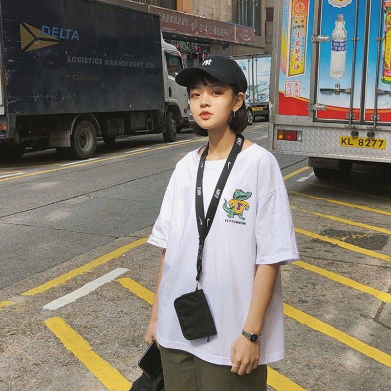 เสื้อคู่ อินผู้ชายและผู้หญิงฤดูร้อนเกาหลีสไตล์ฮาราจูกุการ์ตูนจระเข้หลวม ...