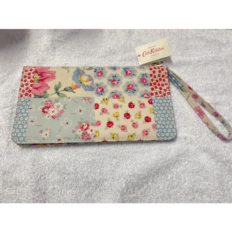 กระเป๋าสตางค์คล้องมือ Cath Kidston ลาย Cottage Patchwork ของแท้ ...