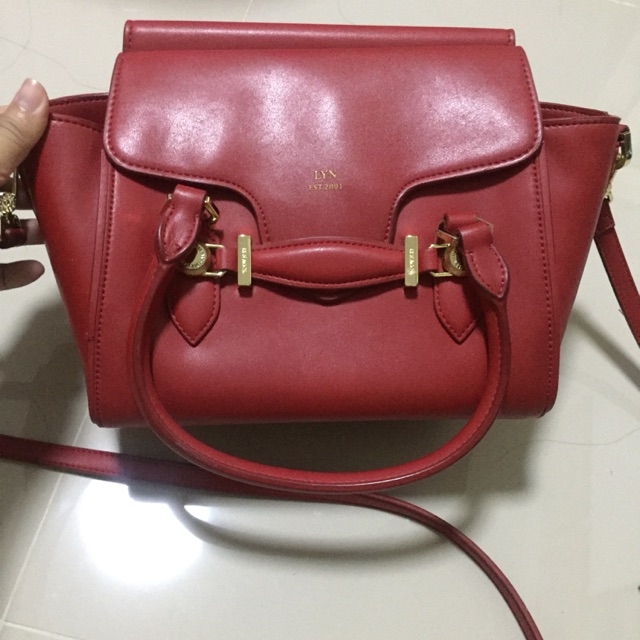 Lyn bag red แท้ 100% | Shopee Thailand