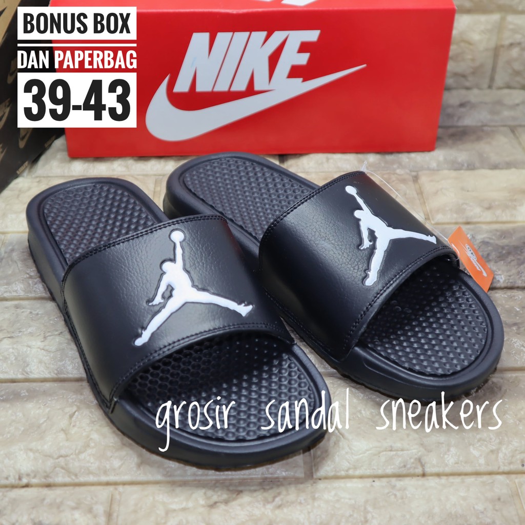 Nike Benassi Swoosh Slide รองเท้าผ้าใบลําลองสําหรับผู้ชายคุณภาพสูงเหมาะ ...