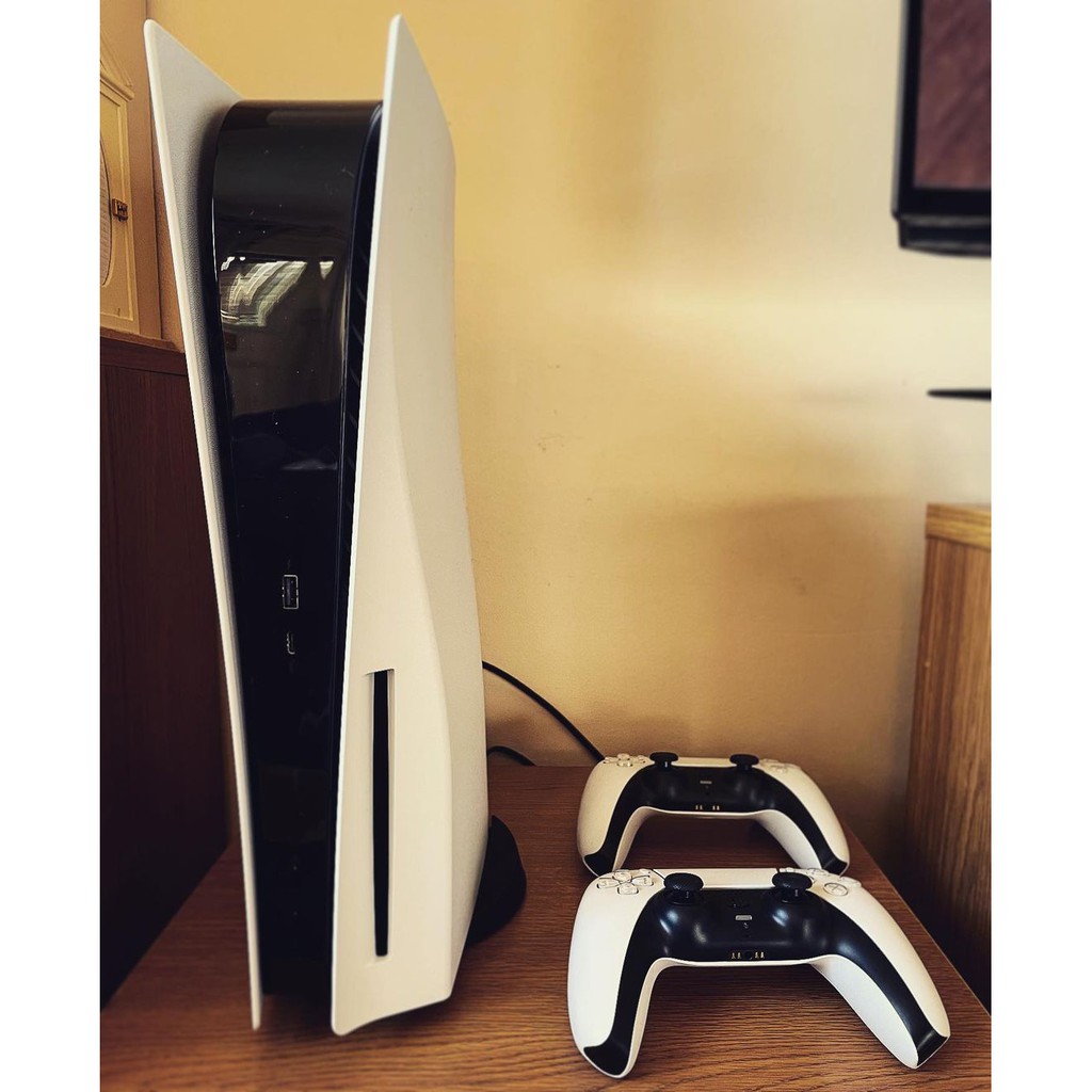 New Sony PlayStation 5 PS5 Console Disc Version Console In Hand Ready ...