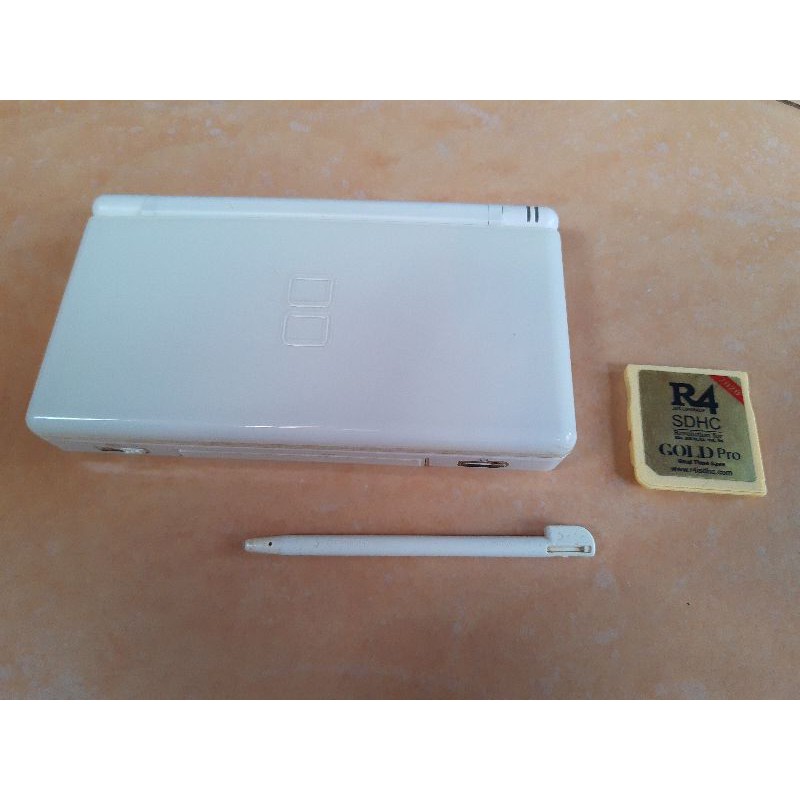 nintendo ds lite สีขาว พร้อมตลับ R4 gold เมม32 - rak_sa_nook - ThaiPick