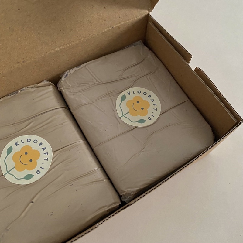 การโจมตีมือยักษ์, ดินเหนียว, Allen San Miwei Willer, 390 เวอร์ชั่น Q ...