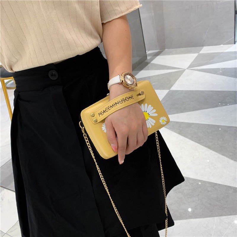 พร้อมส่ง กระเป๋าสะพายข้าง กระเป๋าดอกเดซี่ กระเป๋าหนัง - sonsares - ThaiPick