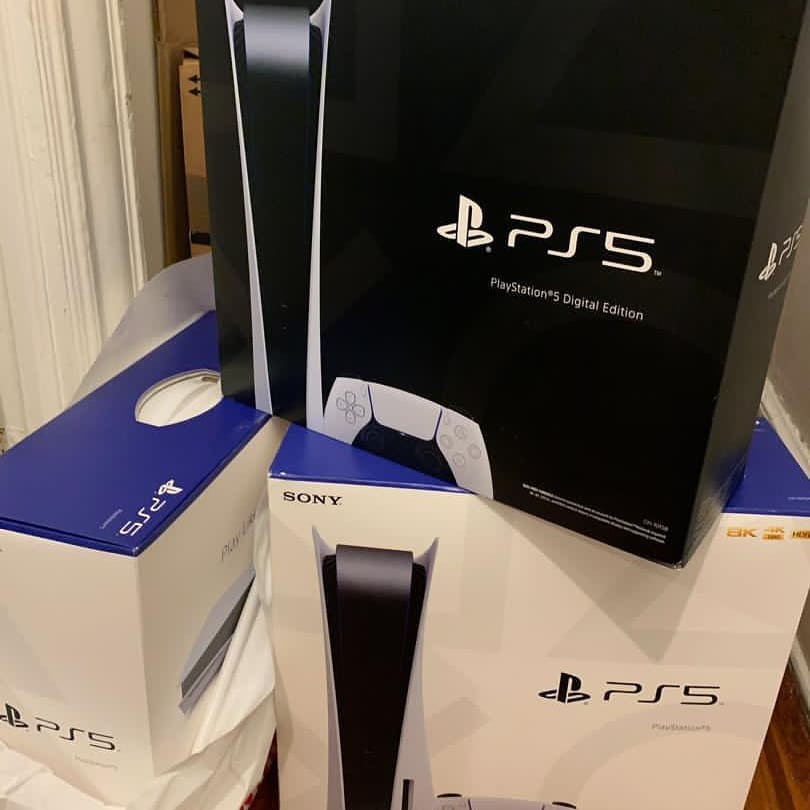 New Sony PlayStation 5 PS5 Console Disc Version Console In Hand Ready ...