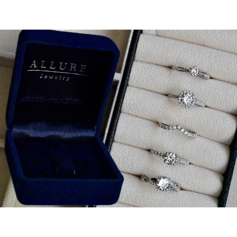 แถมฟรีกล่องจิวเวอร์รี่ แหวนเพชรเงินแท้ 925 ชุบเคลือบทองคำขาว รุ่น LANA ALLURE Jewelry AUR061 ...