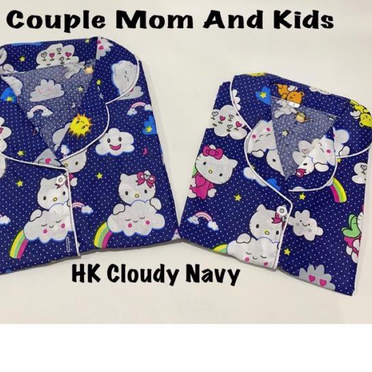 ชุดนอนพิมพ์ลาย Hello Kitty Cloudy สามารถเข้าได้สําหรับเด็กและครอบครัว ...