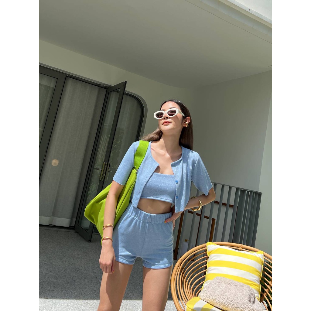 Mutedtone - Wingky set เซ็ต 3 ชิ้น สายเดี่ยว เสื้อคลุมกางเกงขาสั้นเทกเจ ...