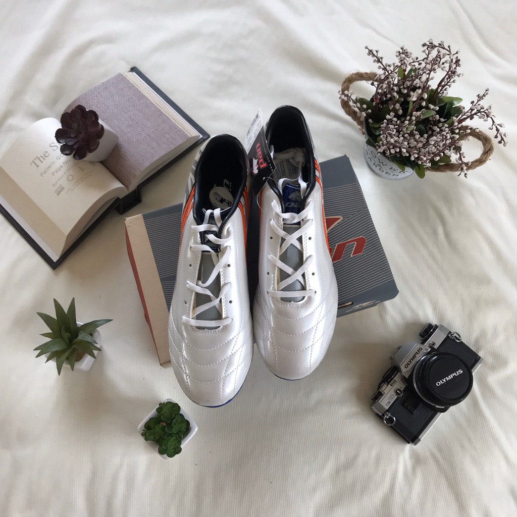 รองเท้า PAN FOOTBALL STUD Unisex ของแท้ 100%(W-0) | Shopee Thailand