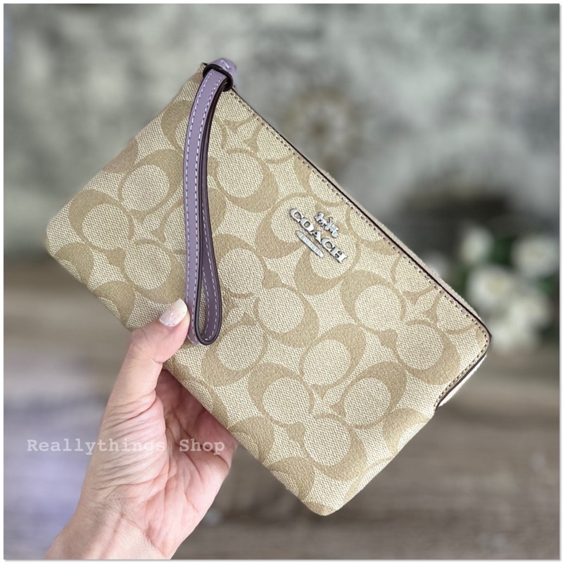 กระเป๋าคล้องมือCoach 1 ซิปไซส์ L Coach Large Corner Zip Wristlet รุ่น ...