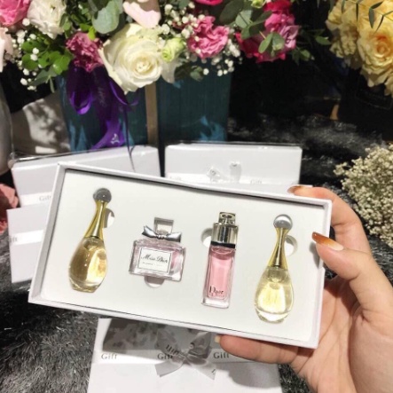 Dior 4 in 1 Authentic 5ml Miniature Gift Set (White Box) น้ำหอมสำหรับผู้หญิง - fashion_cm - ThaiPick
