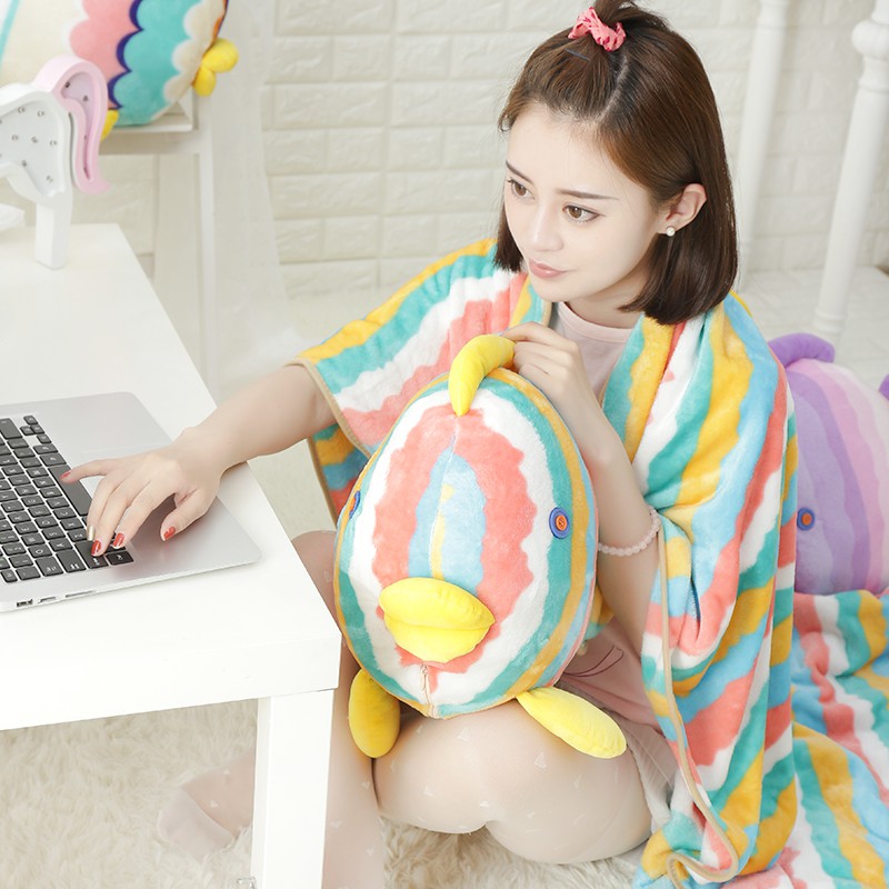 ลดกระหน่ำKiss fish nap หมอนขนาดเล็กรถหมอนผ้านวมแบบ dual-use ...