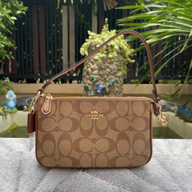 พร้อมส่ง แท้ NOLITA 19 IN SIGNATURE CANVAS COACH Mini pouch ...