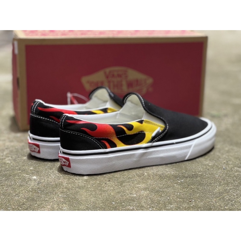 VANS SLIP ON FLAME SNEAKERS สินค้าพร้อมกล่อง - preeyarat_plang - ThaiPick