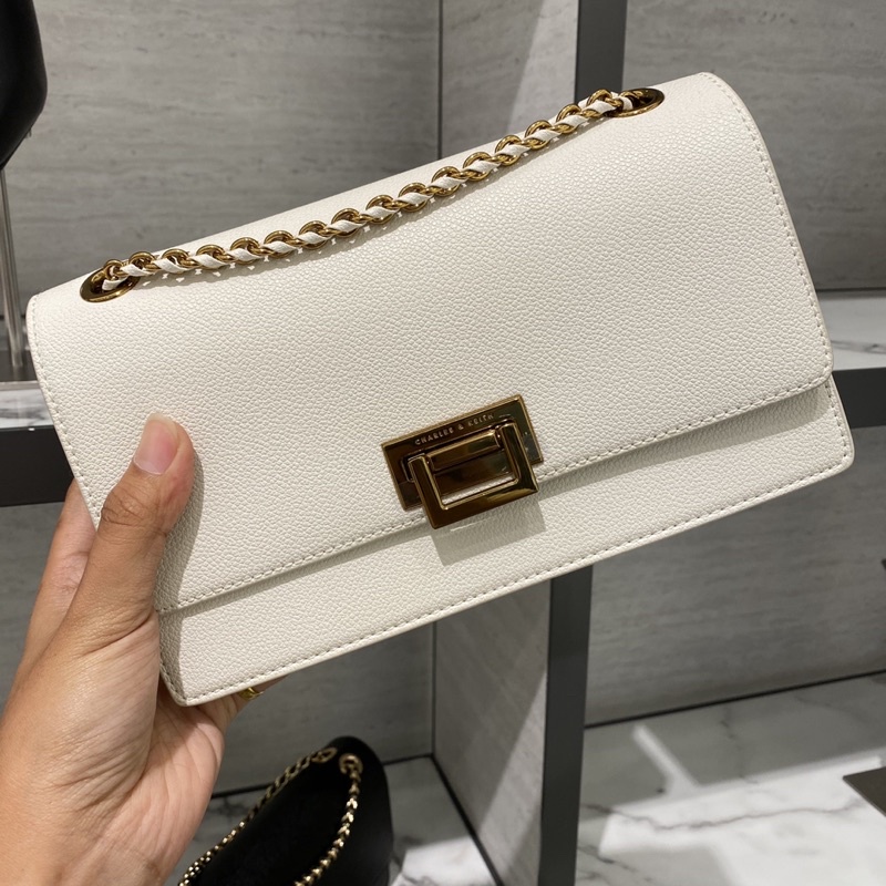 กระเป๋าสะพายข้าง Charles & Keith รุ่น CHAIN STRAP SHOULDER BAG : CK2 ...