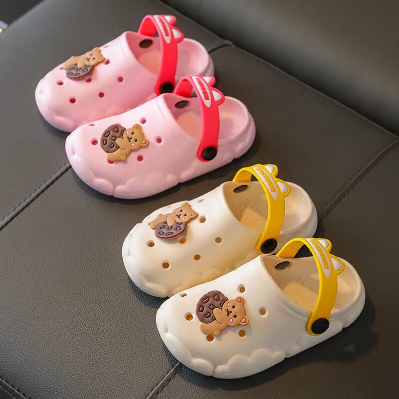 รองเท้าแตะเด็กหัวโต รองเท้ารัดส้น รูปหมีถือคุ๊กกี้ สีสันสดใส กันลื่น T ...