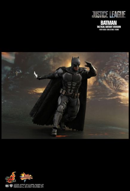 HOT TOYS MMS 432 JUSTICE LEAGUE : BATMAN (TACTICAL BATSUIT VERSION ...