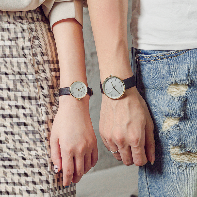 Couple watches a pair of Korean style trend students simple casual ...
