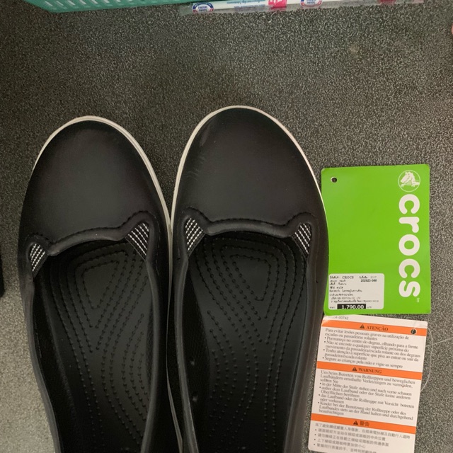 Crocs สีดำ ขนาด W6 รองเท้าสวม - rutchapa2527 - ThaiPick
