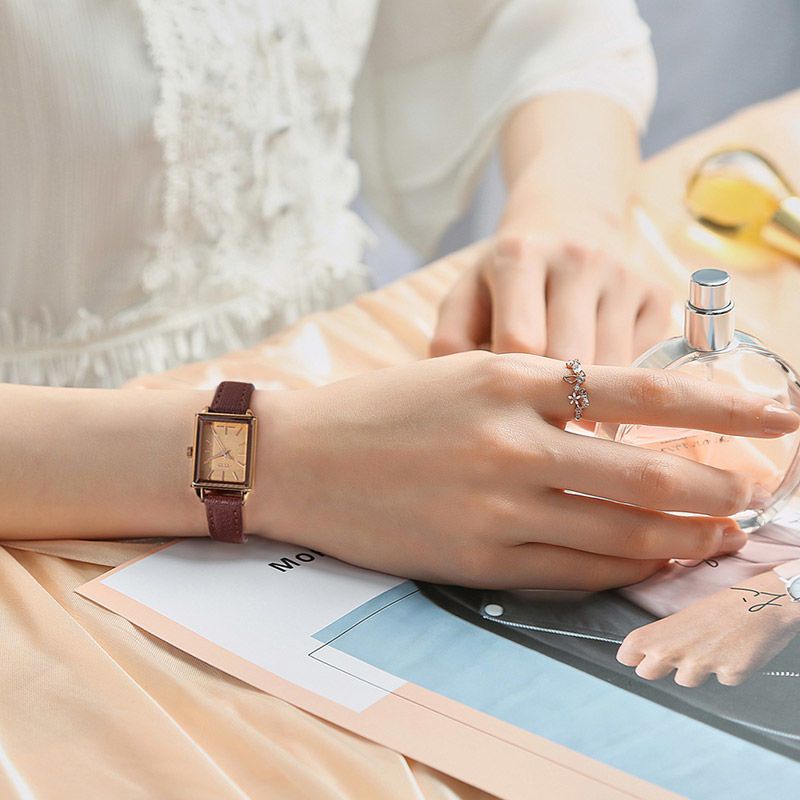 Poly time สิบอันดับนาฬิกาที่มีชื่อเสียงนาฬิกานักเรียนหญิงเวอร์ชั่น ...