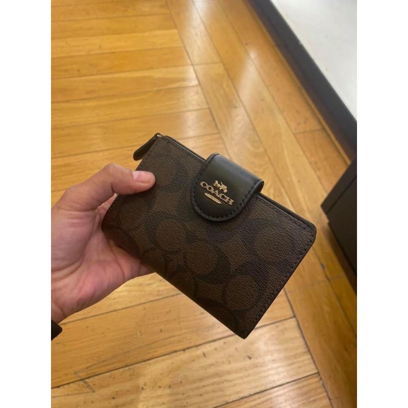 พร้อมส่ง แท้ New Coach กระเป๋าสตางค์ ใบกาลาง MEDIUM CORNER ZIP WALLET ...