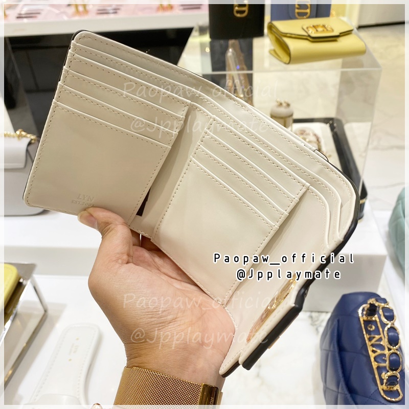 LYN กระเป๋าสตางค์ LYN รุ่น Prive Classy Short Wallet LL22FWS037 แท้จากช ...