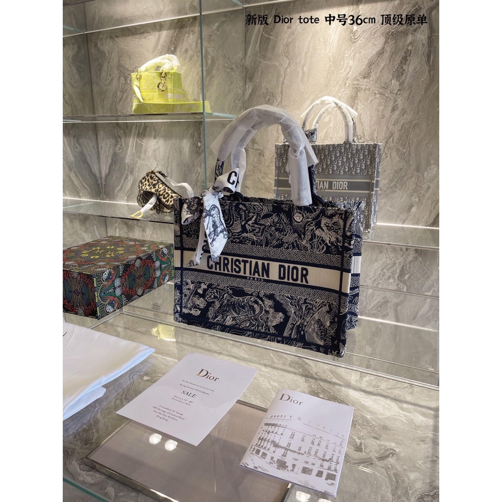 (Three grids) "Folding gift box packaging." Dior Dior new limited ...