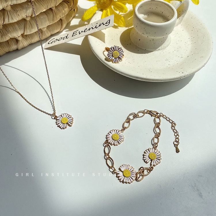 Literature and art girl little fresh Daisy Flower Necklace girl 2020 ...