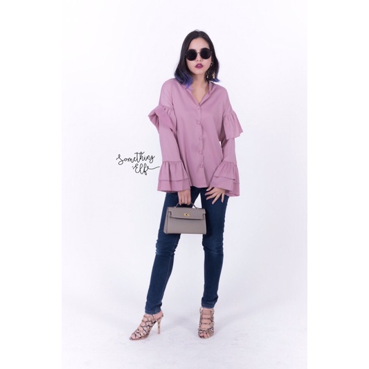 V Fringe เสื้อคอวี แขนจับจีบระบายเป็นชั้นๆ กระดุมปั๊มหน้า เนื้อผ้ามัน ...