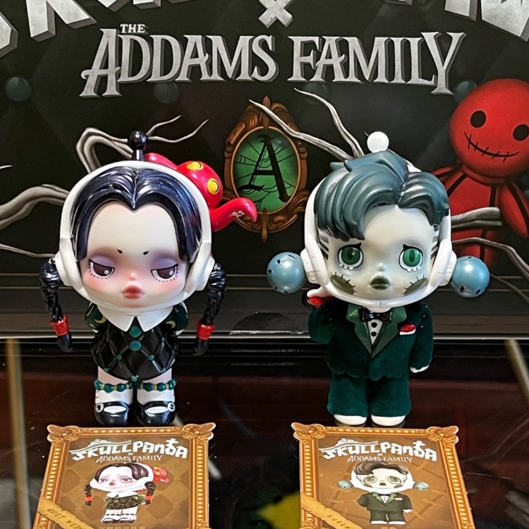 ของแท้POPMART Skullpanda Addams Family Blind Box Set 12 แบบ ตุ๊กตาฟิกเก ...
