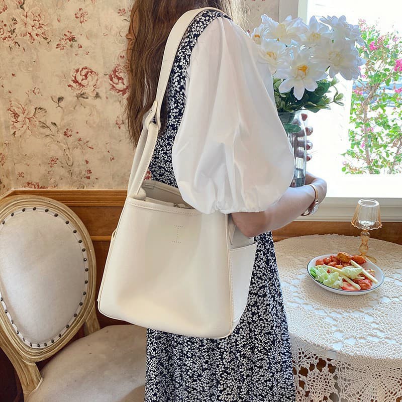 G2Kพร้อมส่งจากไทยกระเป๋าหนังสะพายข้างสไตล์มินิมอล รุ่น Torry bag (BW ...