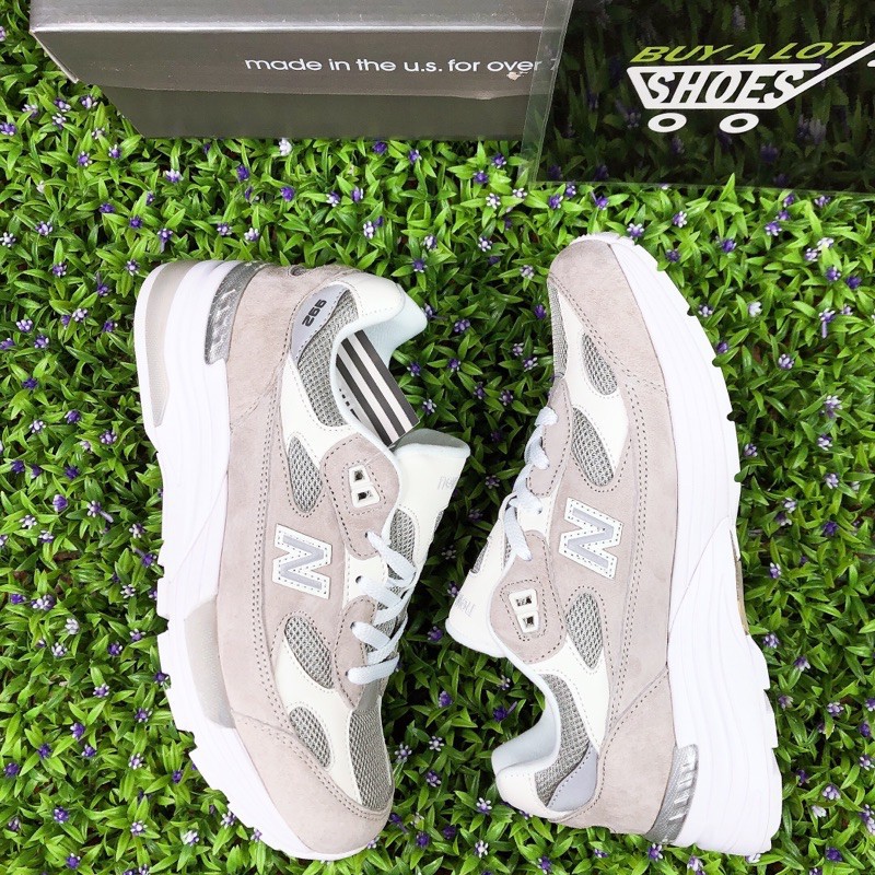 New Balance NB 992 หนังกลับสะท้อนแสงสีเทาสีขาว Shawn Yue Yuanzu สีเทา ...