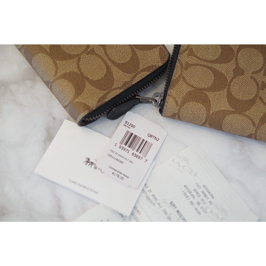 กระเป๋าสตางค์ COACH MEDIUM ZIP AROUND WALLET IN SIGNATURE CANVAS ...