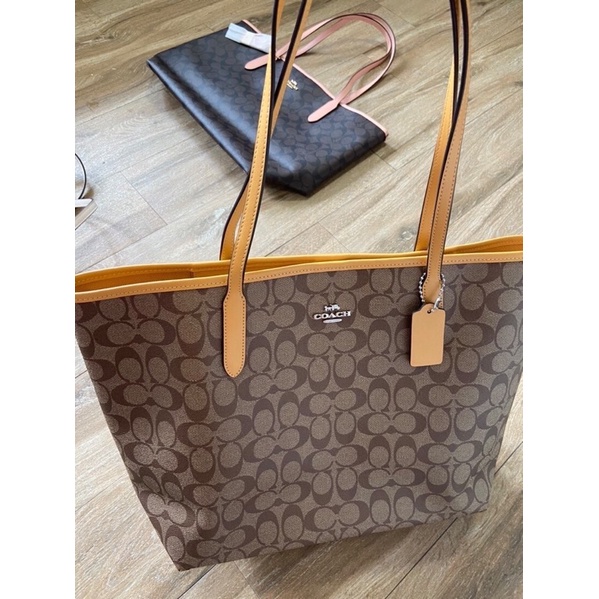 พร้อมส่งในไทยแท้จากอเมกา CITY TOTE IN SIGNATURE CANVAS (โทสนิ่ม ...