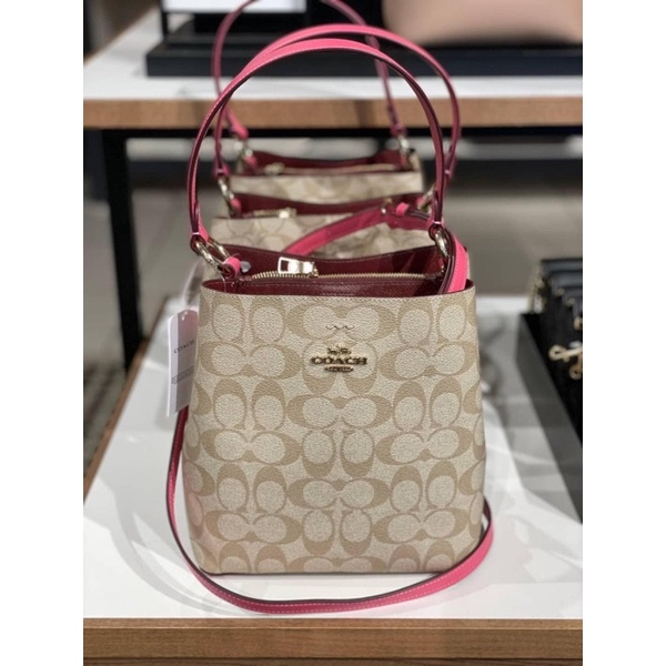 พร้อมส่ง แท้ New Coach รุ่น SMALL TOWN BUCKET BAG IN SIGNATURE CANVAS ...