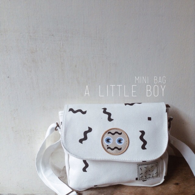 A LITTLE BOY MINI BAG (white) | Shopee Thailand