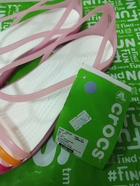 รองเท้า Crocs Size W9 ของใหม่ ของแท้ ป้ายห้อย - nulek1979 - ThaiPick