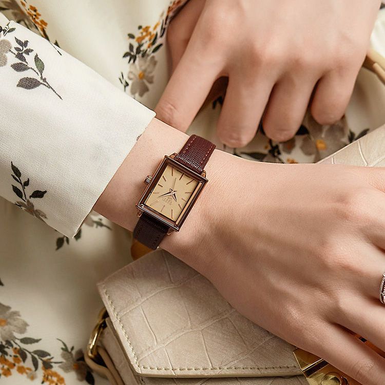 Poly time สิบอันดับนาฬิกาที่มีชื่อเสียงนาฬิกานักเรียนหญิงเวอร์ชั่น ...