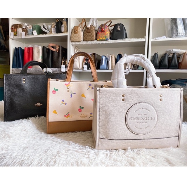 พร้อมส่งในไทยแท้จากอเมกา ️Dempsey Carryall In Signature Jacquard With Stripe And Coach Patch ...