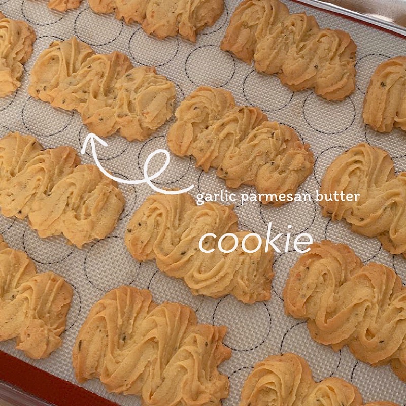 คุกกี้เนยกระเทียมชีส parmesan garlic butter cookie 1 กล่อง มี 8 ชิ้น ...