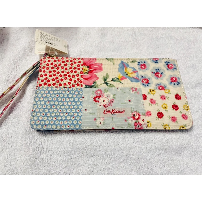 กระเป๋าสตางค์คล้องมือ Cath Kidston ลาย Cottage Patchwork ของแท้ ...
