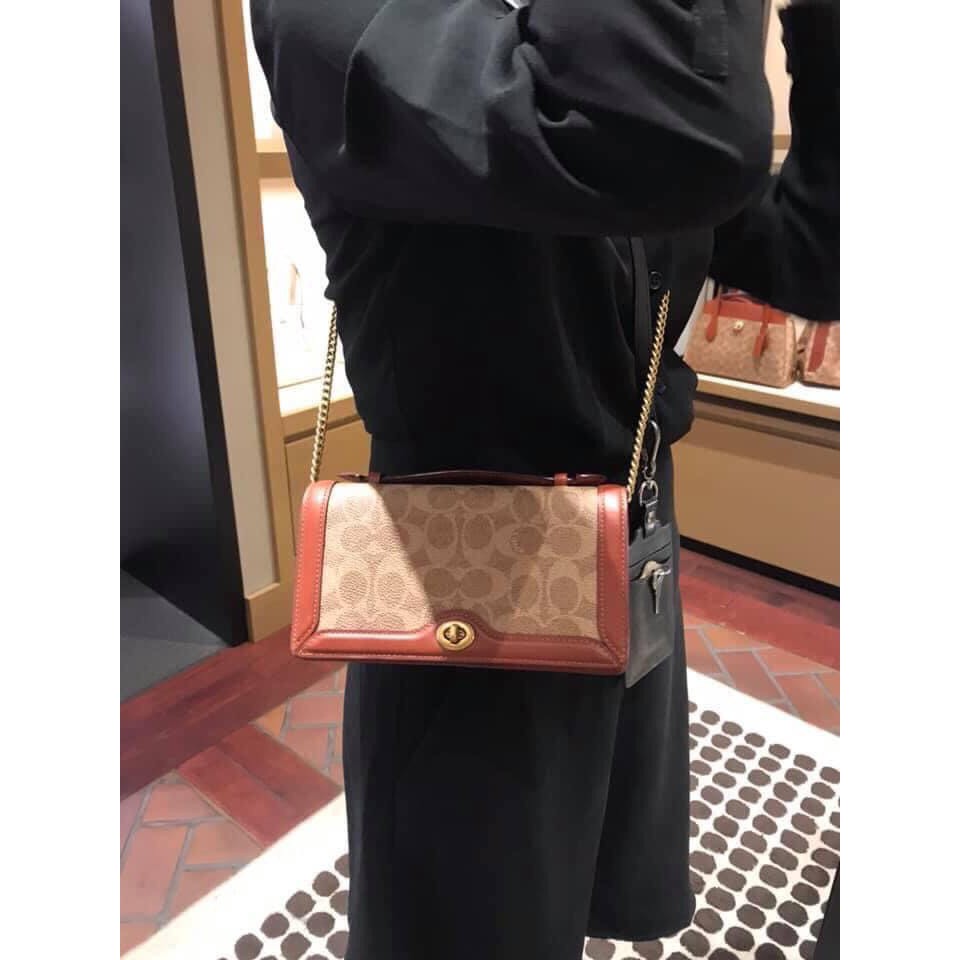 COACH ️ งาน Shop ️ Riley Chain Clutch In Colorblock Signature Canvas ...