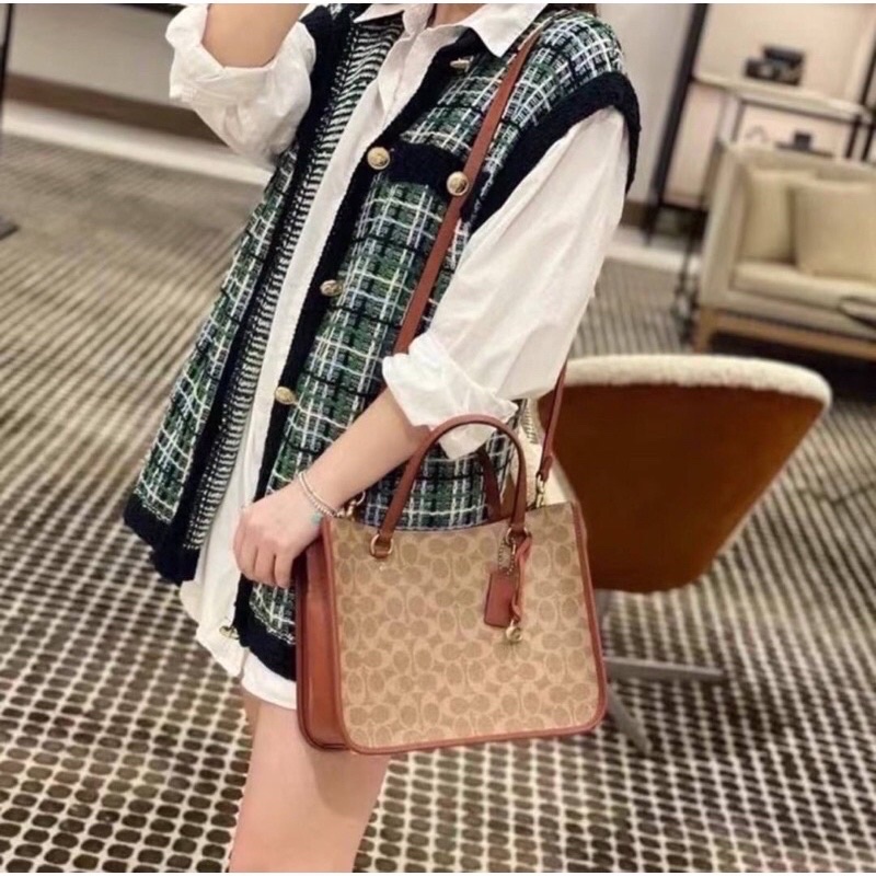 พร้อมส่ง แท้ Coach Tyler Carryal 28 In Signature Canvas ...