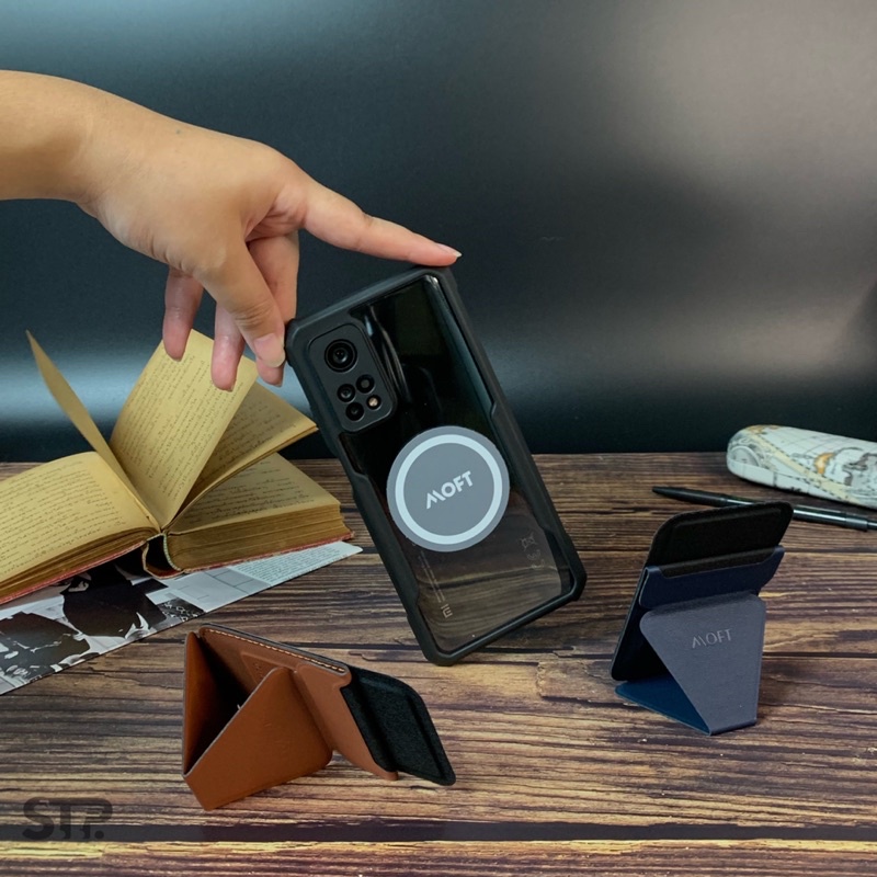 ใช้ได้ทุกรุ่น MOFT SNAP-ON SNAP STICKER ขาตั้งมือถือระบบแม่เหล็ก พับเก็บได้ ด้านหลังใส่บัตรได้ ...