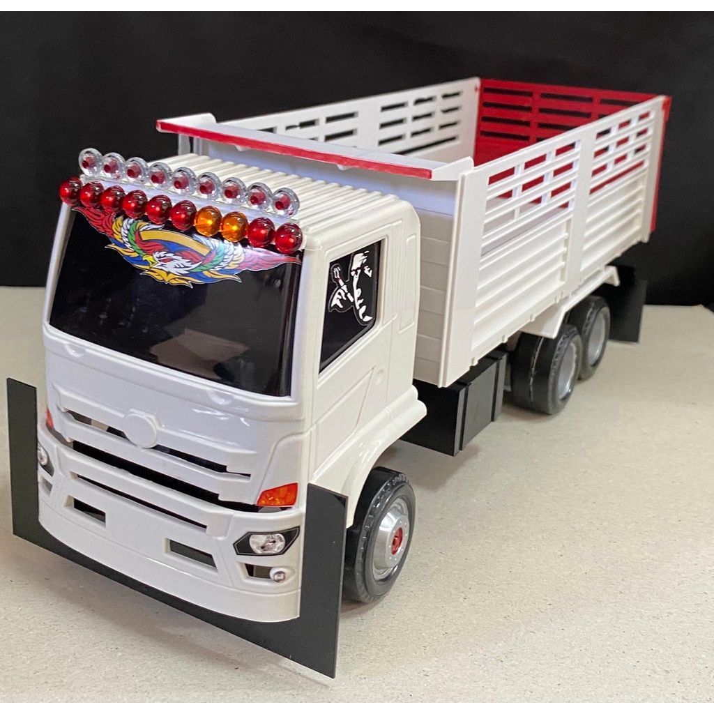 รถดั้มแต่งขาวแดง โมเดลรถสิบล้อแต่ง 124 truck toy - mummodel - ThaiPick