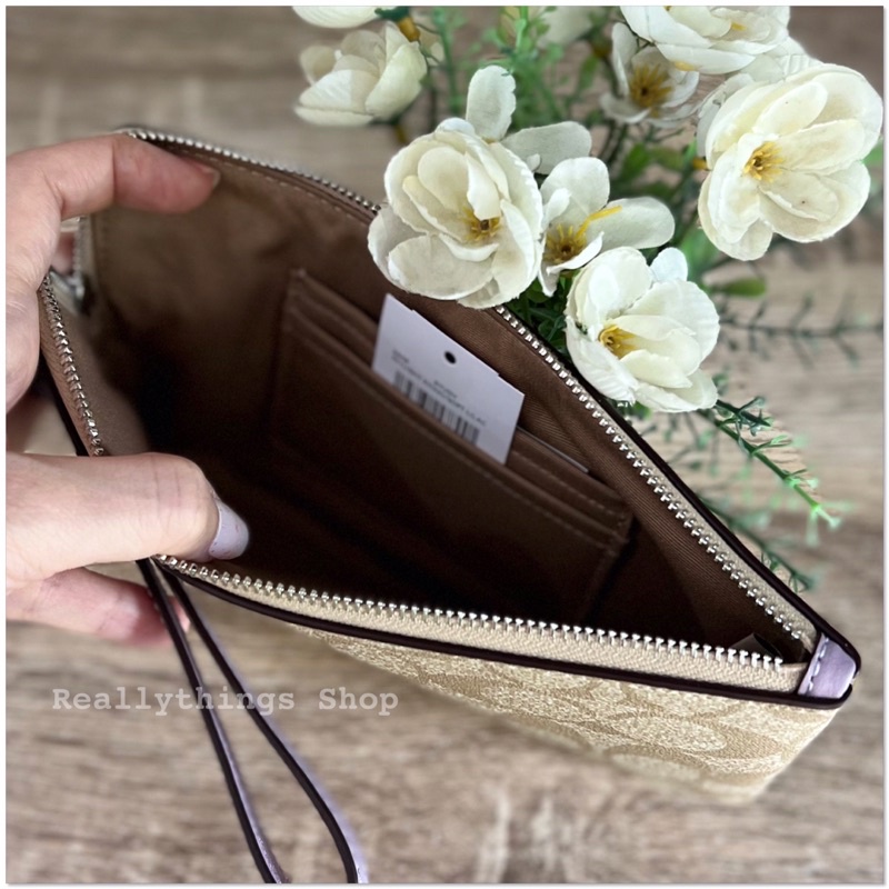 กระเป๋าคล้องมือCoach 1 ซิปไซส์ L Coach Large Corner Zip Wristlet รุ่น ...