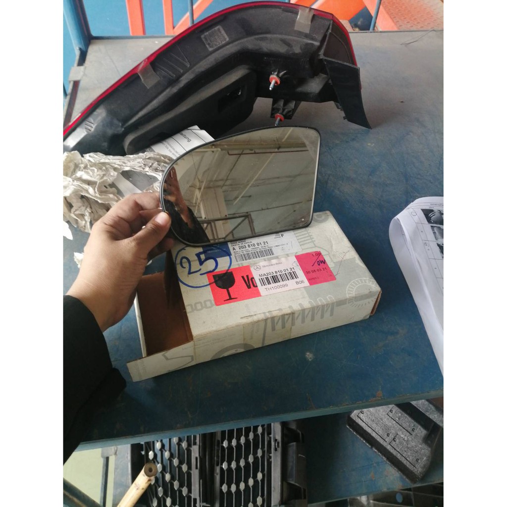 57. A2049068900 ไฟส่องกลางวัน ข้างซ้าย Day time L C250C350 2011-2014 ...