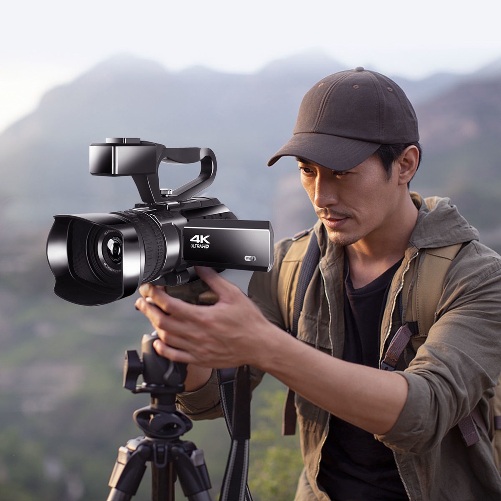 Professional high-definition handheld digital video camera meeting ...