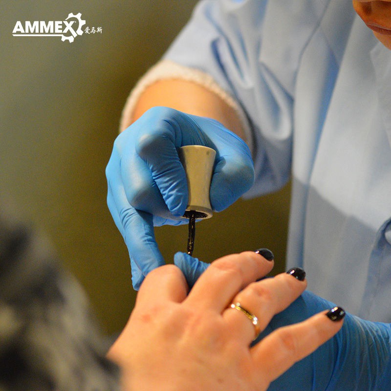 ถุงมือแพทย์ ความยืดหยุ่นสูง Aimasi ถุงมือแบบใช้แล้วทิ้งหนา 4.6g ไนไตรล์ ...